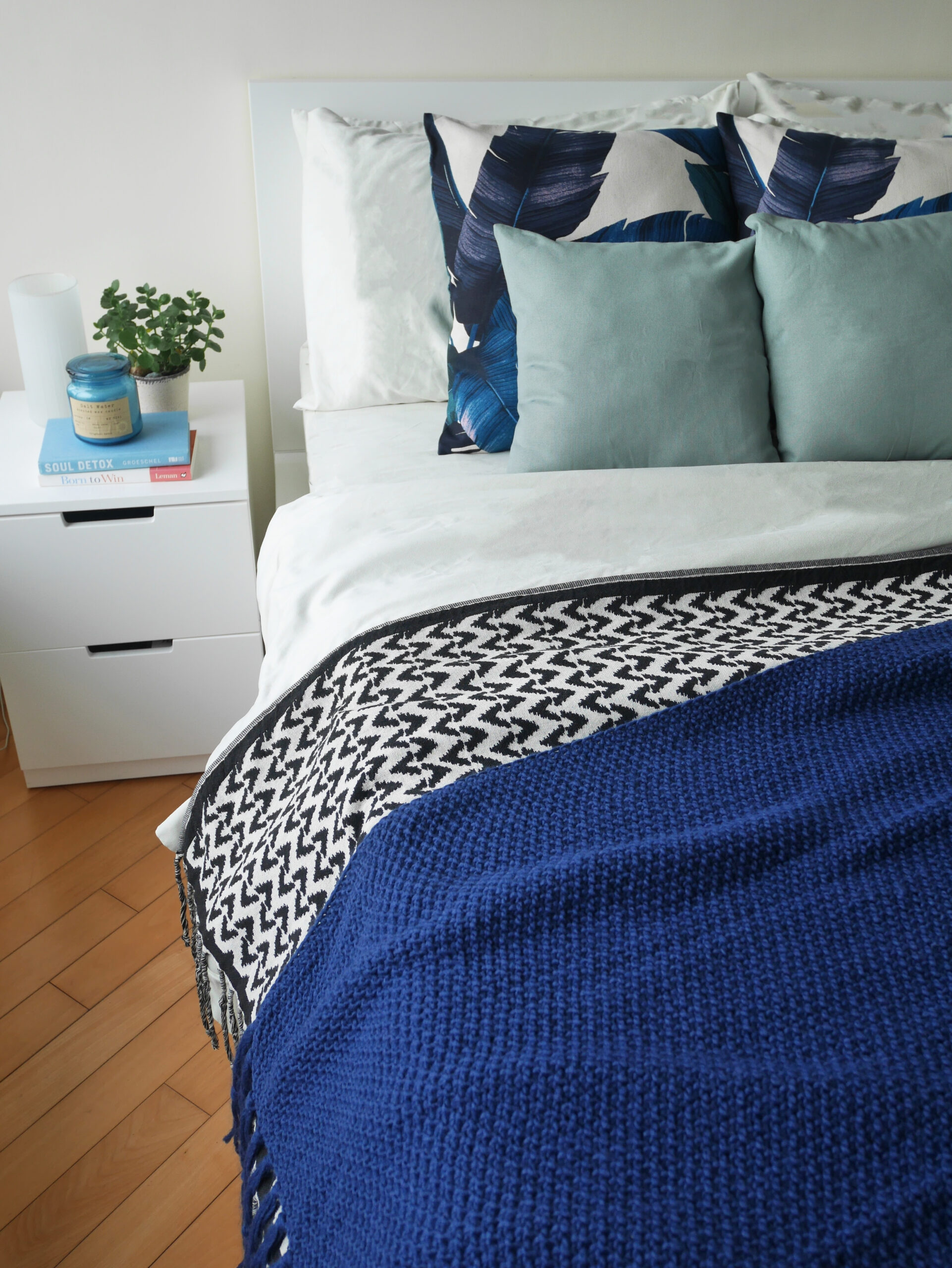 How to Make Your Bedroom Look Like New in Five Minutes